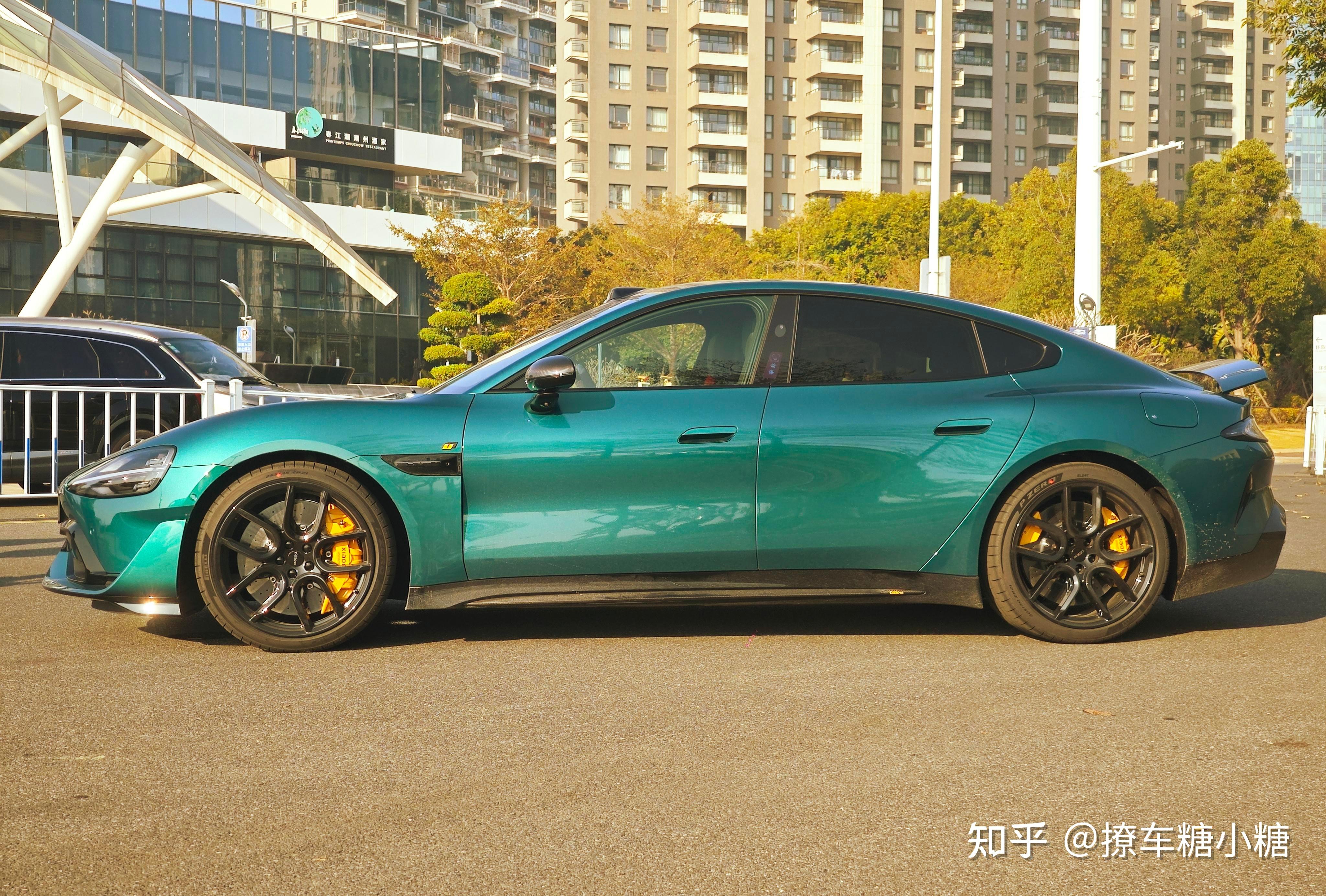 雷军邀56E车主试驾SU7 Ultra：一场跨圈层的用户争夺与行业变量 - 知乎