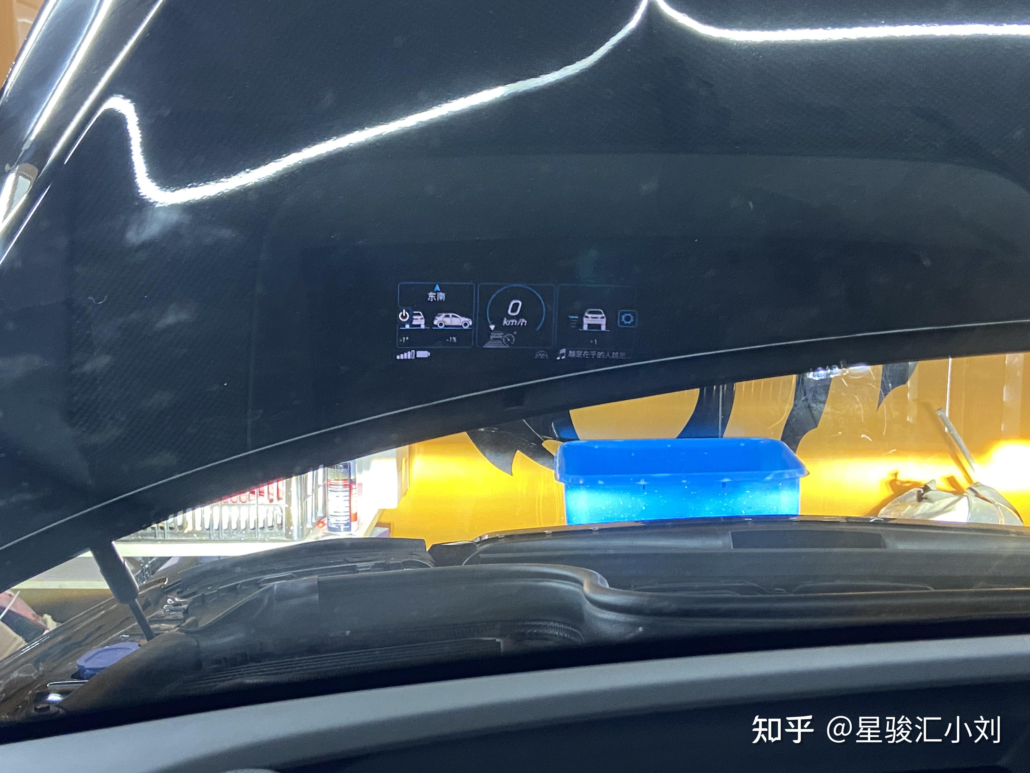 21款奔驰GLS450升级HUD抬头显示系统，显示信息以高分辨率和彩色显示 - 知乎