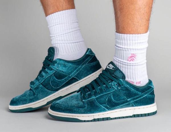 耐克 Nike Dunk Low Green Velvet 天鹅绒宝石墨绿低帮运动鞋 - 知乎