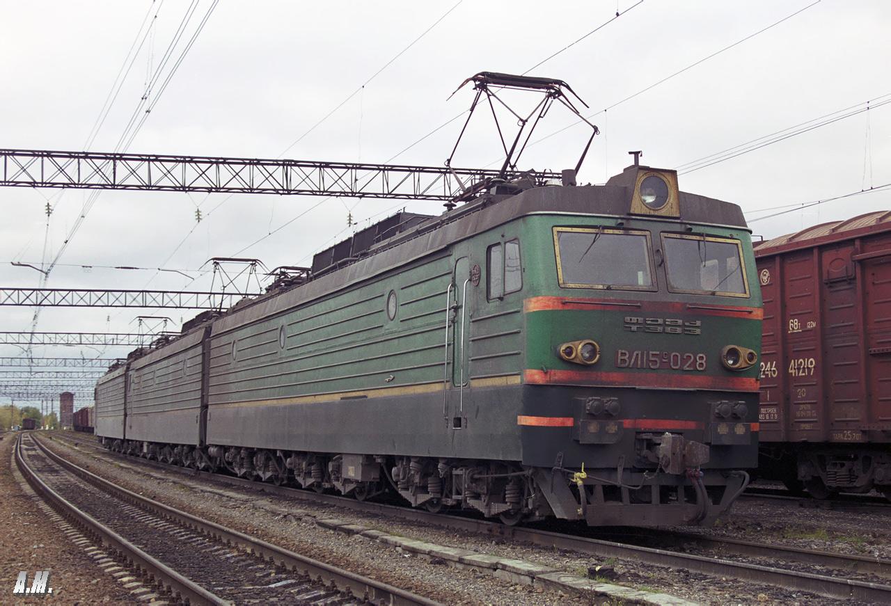【铁道科普】苏联直—直流电传动电力机车的巅峰之作——VL15型电力机车 - 知乎