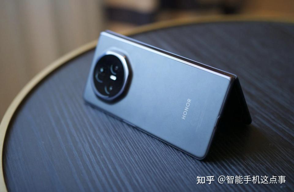 荣耀Magic V4浮出水面：骁龙8至尊版加持，发布时间也已清晰！ - 知乎