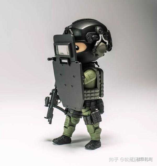 警队都采购？香港警察反恐特勤队CTRU十周年人偶来了！ - 知乎
