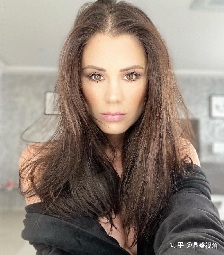 德艺双馨女演员Little Caprice凭借出色演技与美貌排名第三 - 知乎