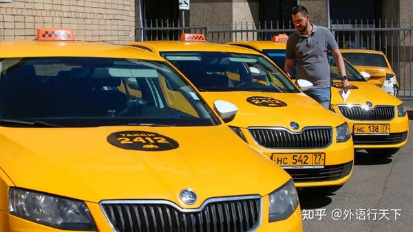 call sb names，不但不是双宾语结构，而且也不是“叫某人名字”的意思 - 知乎