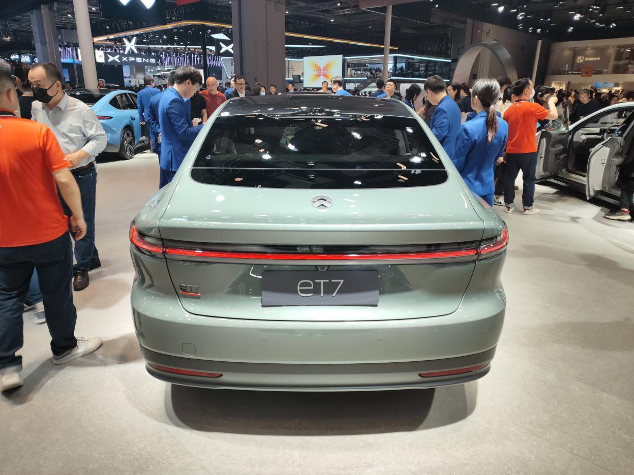 【上海车展直击】内饰细节等方面进行优化！2023款蔚来ET7亮相上海车展 - 知乎