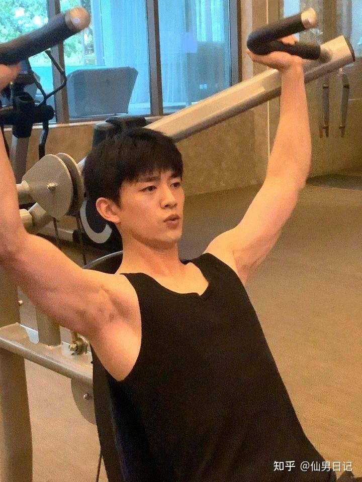 娱乐圈新晋腹肌帅哥，这样的剧都敢拍！ 知乎