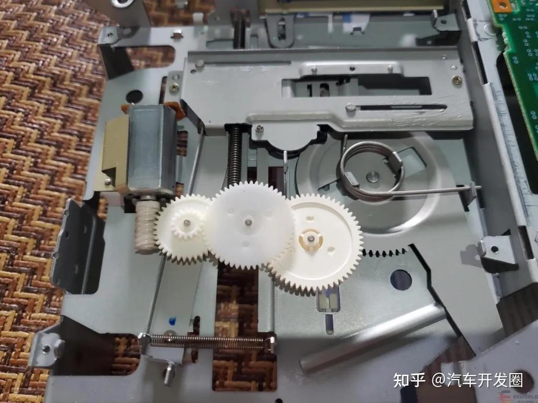 拆解一台罕见的十碟车载CD：现在依然被Hi-Fi圈追捧 - 知乎