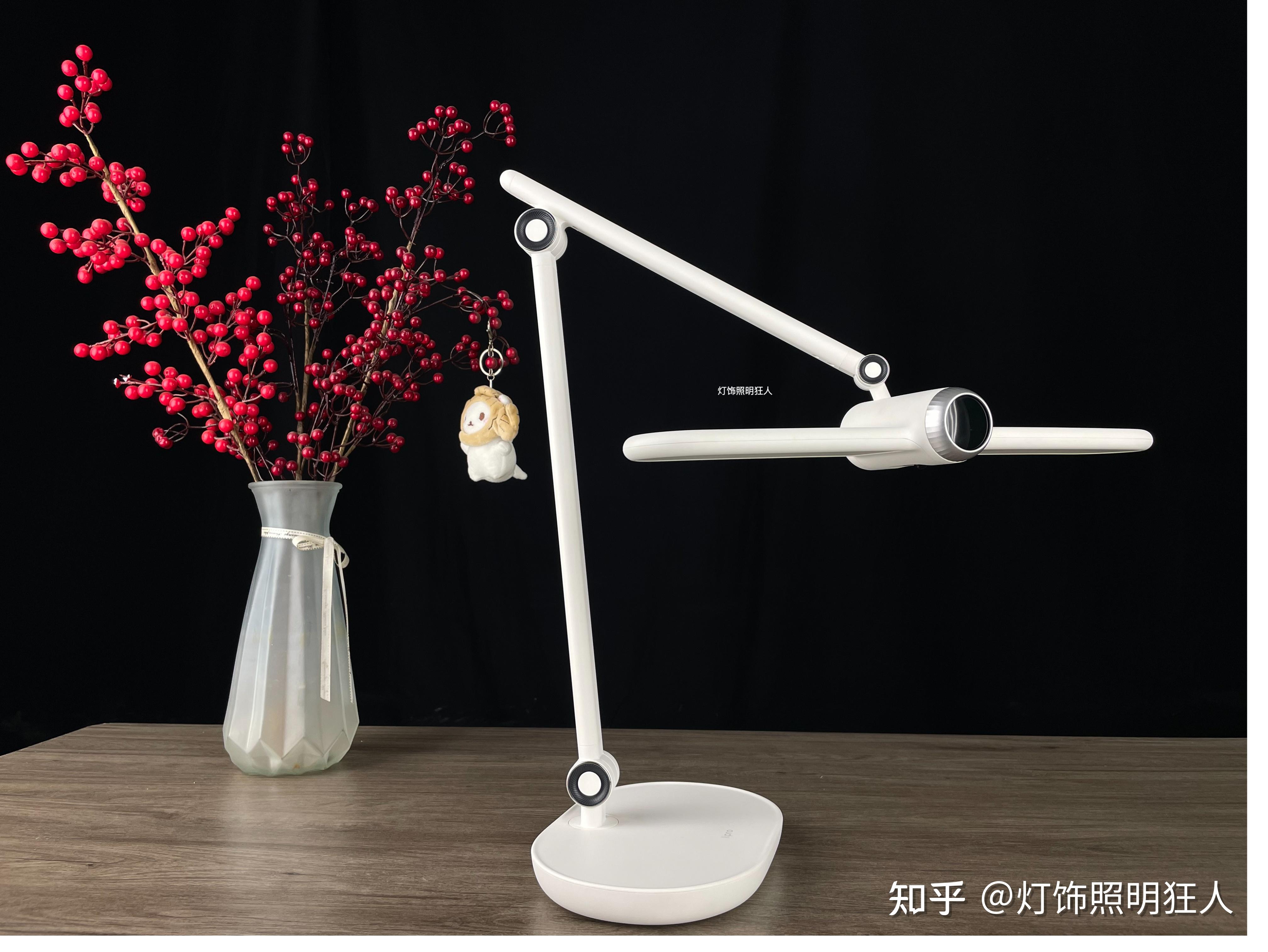 书桌上的壮志凌云——lipro学习台灯评测 - 知乎