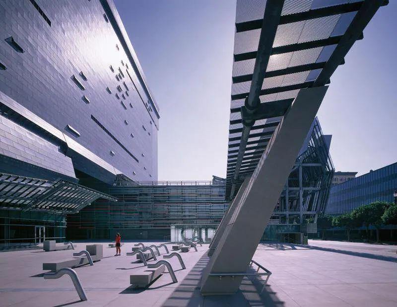 Thom Mayne 汤姆·梅恩｜【极速100x10】100个设计师的1000个项目【016】 - 知乎