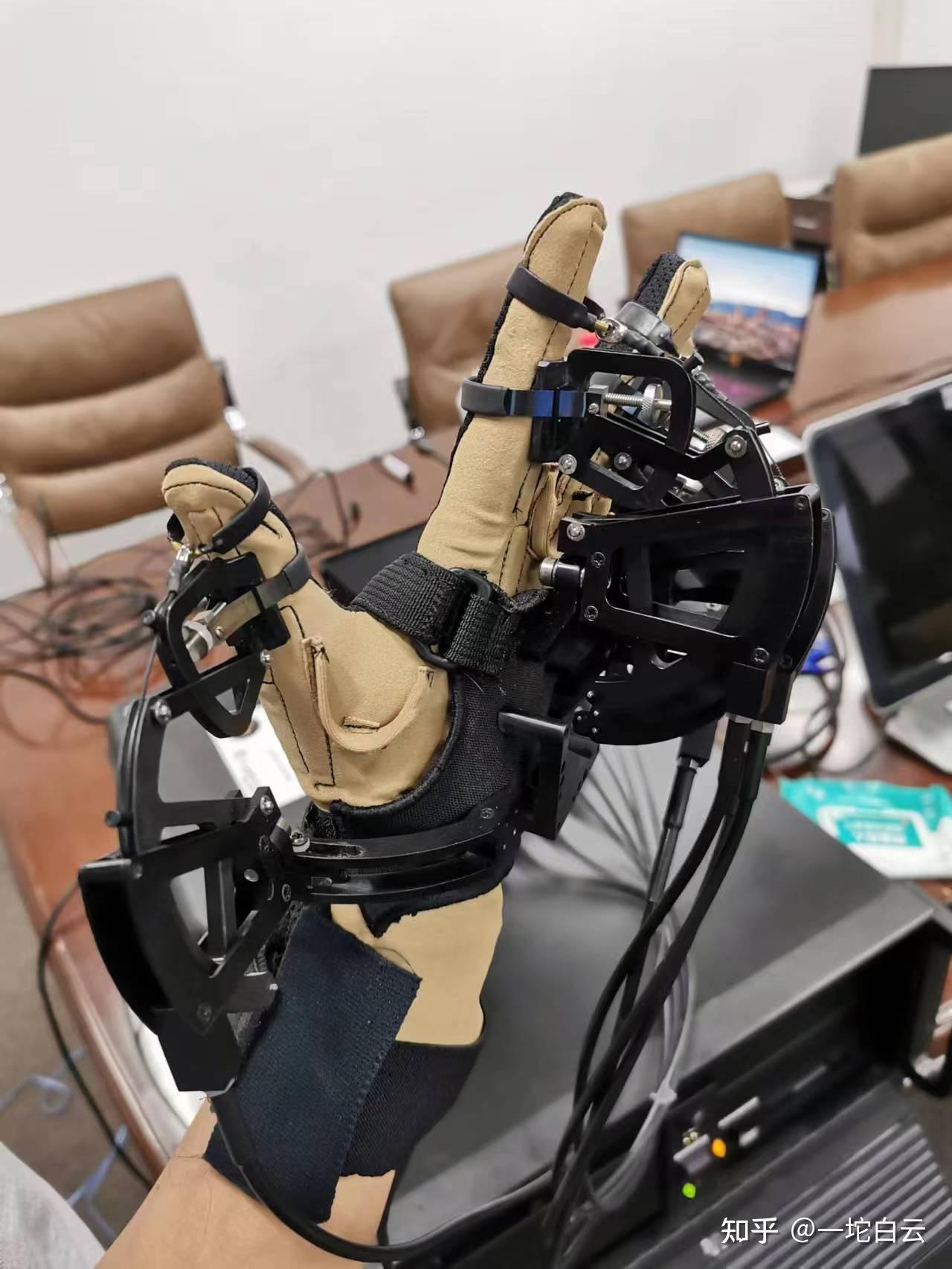 【每天一款VR产品】CyberGlove CyberGrasp 力反馈手套 - 知乎