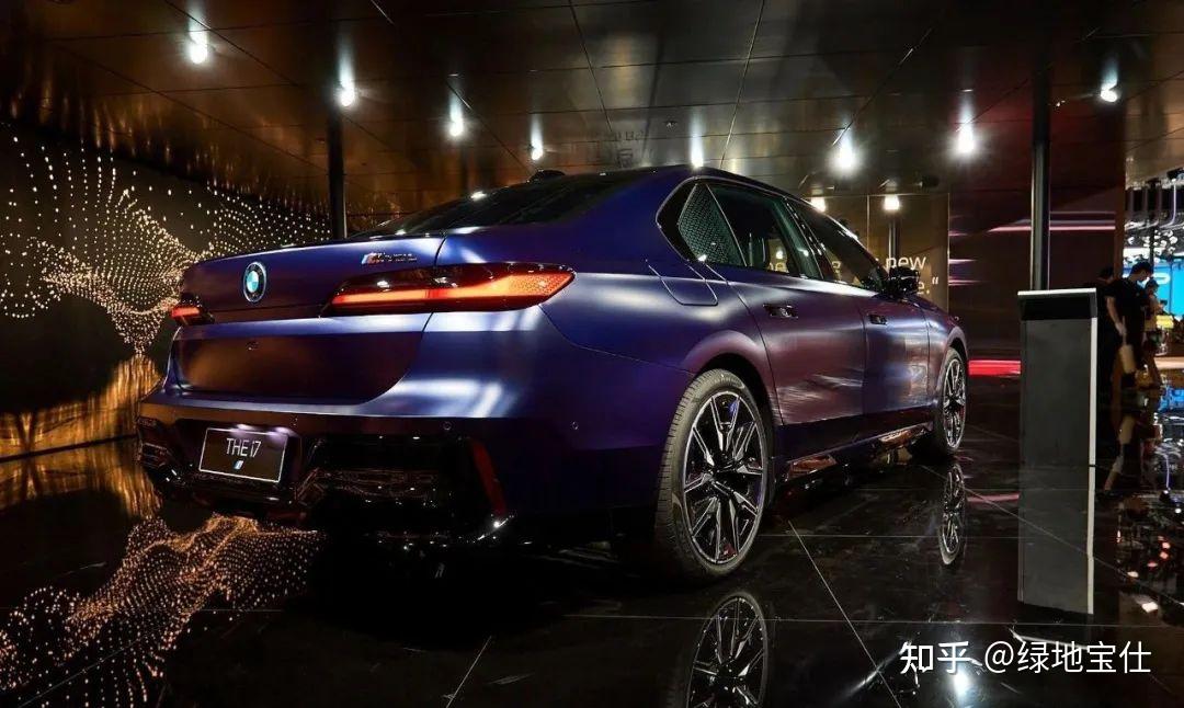 优雅的力量——实拍全新宝马i7 M70L磨砂丹泉石蓝 - 知乎