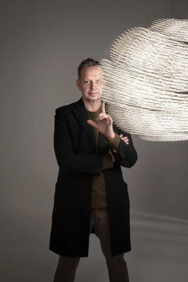 Tom Dixon×成都连卡佛：英国鬼才设计师的超现实空间，限时开启 - 知乎