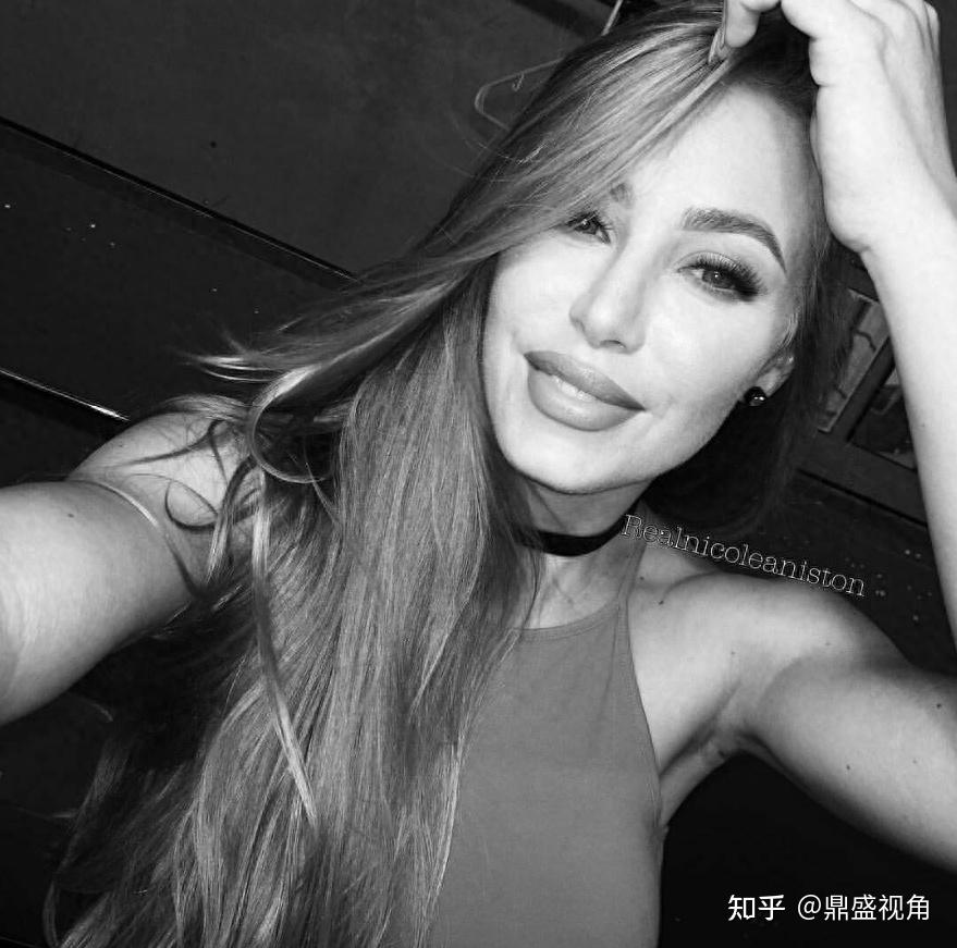 2012年，成为业内著名演员的 妮可·安妮斯顿（nicole Aniston） 知乎