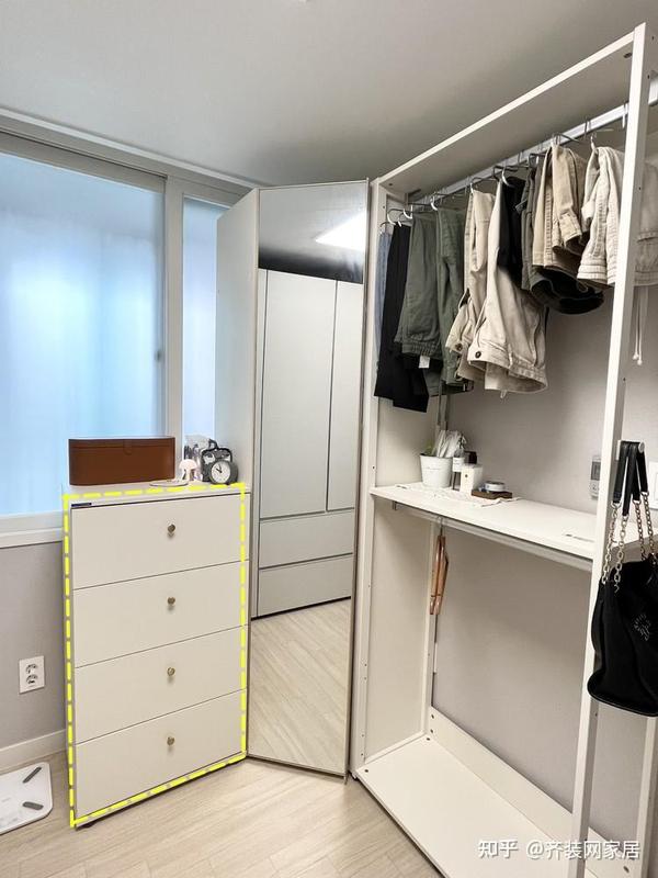 韩国衣帽间一边打柜子，一边是钢架挂衣区，分区明确，拿放都方便 - 知乎