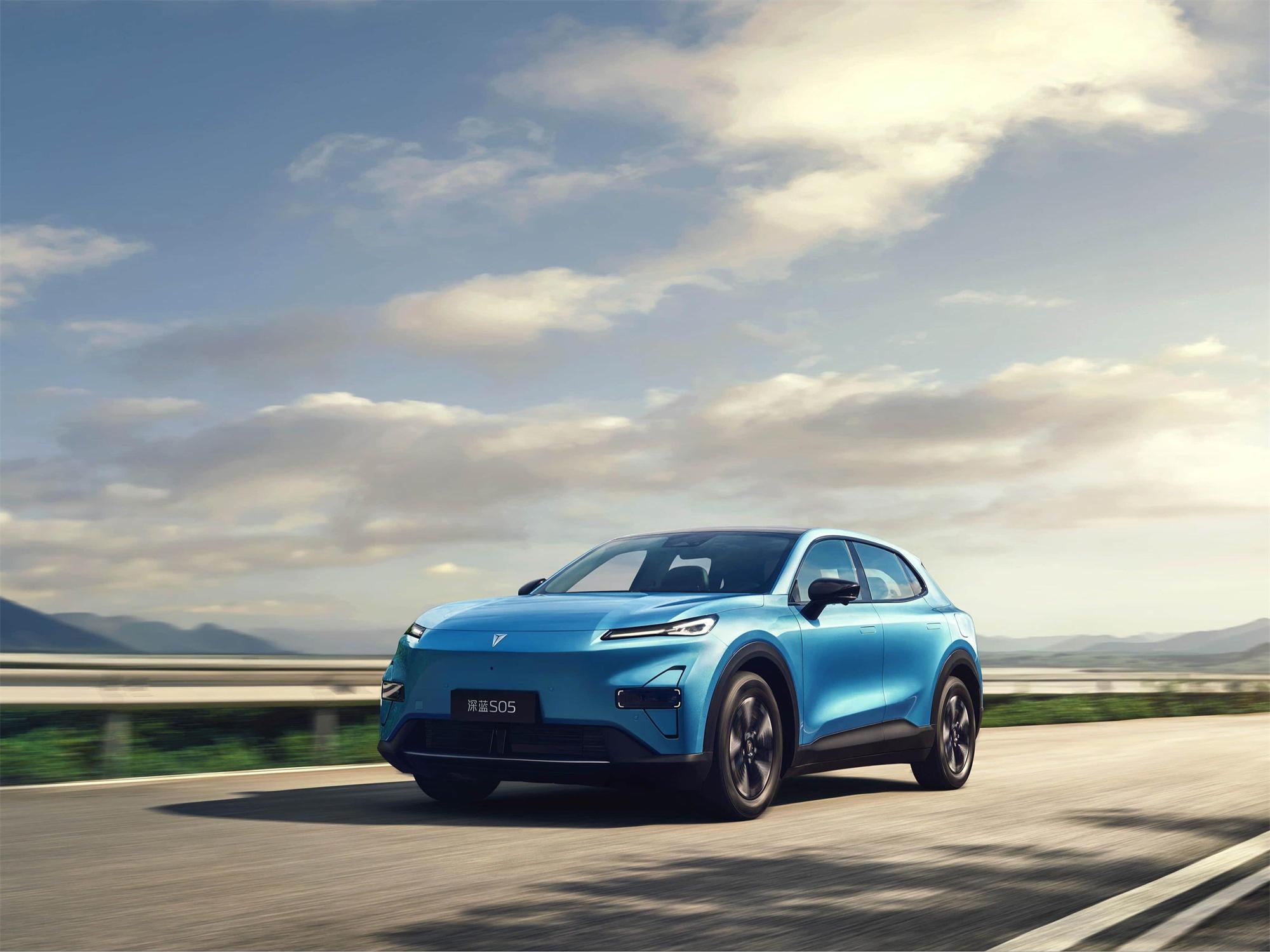 深蓝S05 VS 零跑B10：“技术流”对决“配置党”，谁能接得住？ - 知乎