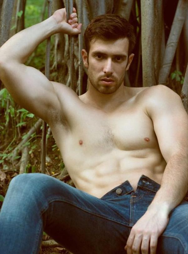 Male 厄瓜多尔 丹尼尔·瓦列霍·阿劳兹（Daniel Vallejo Arauz） - 知乎