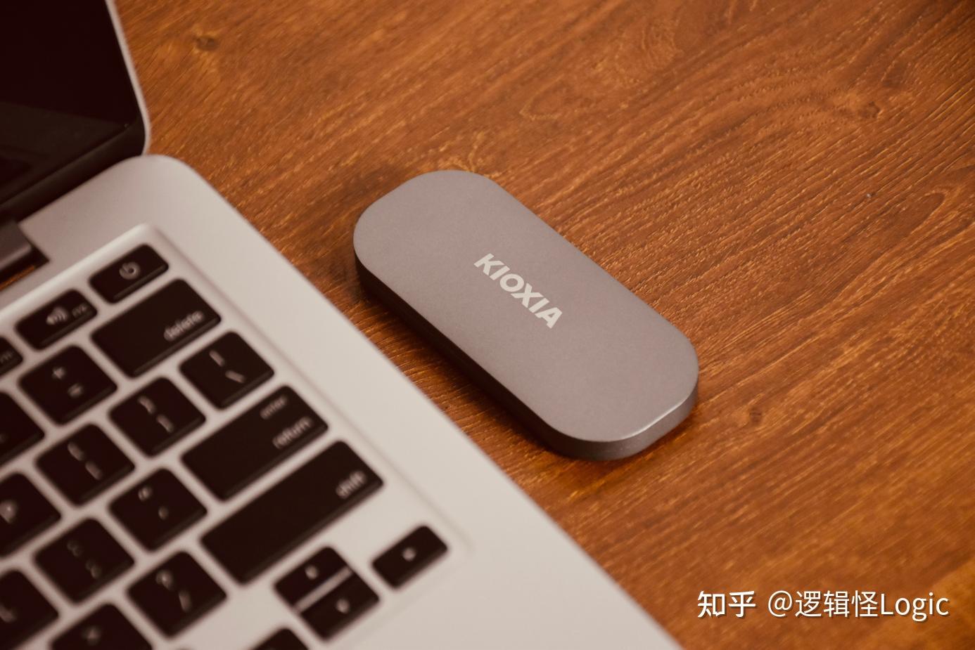 1秒1GB，4K视频可以秒传，铠侠1TB XD10移动固态硬盘体验