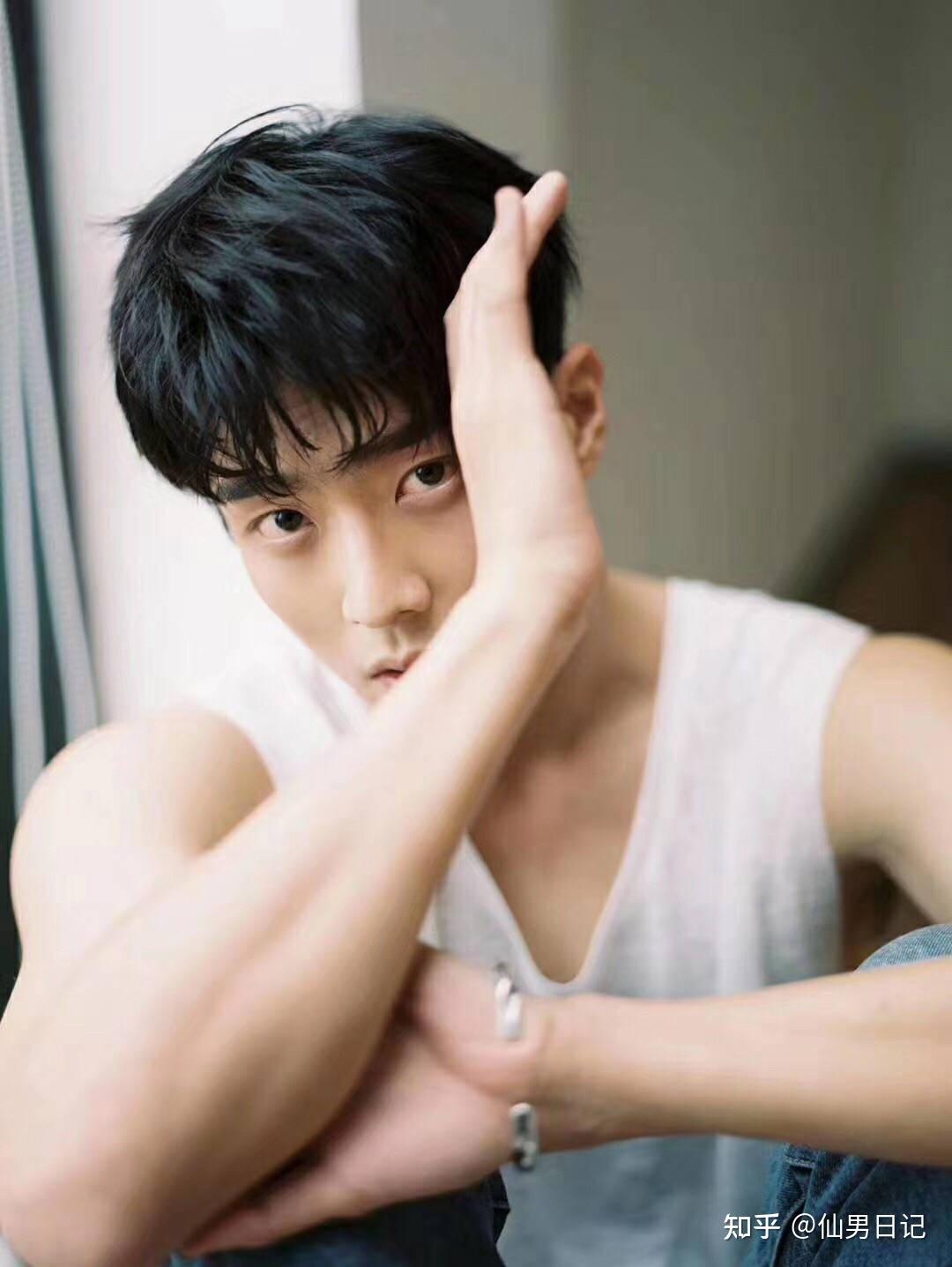 186cm肌肉帅哥拍戏拼了，私照曝光确实厉害！ - 知乎