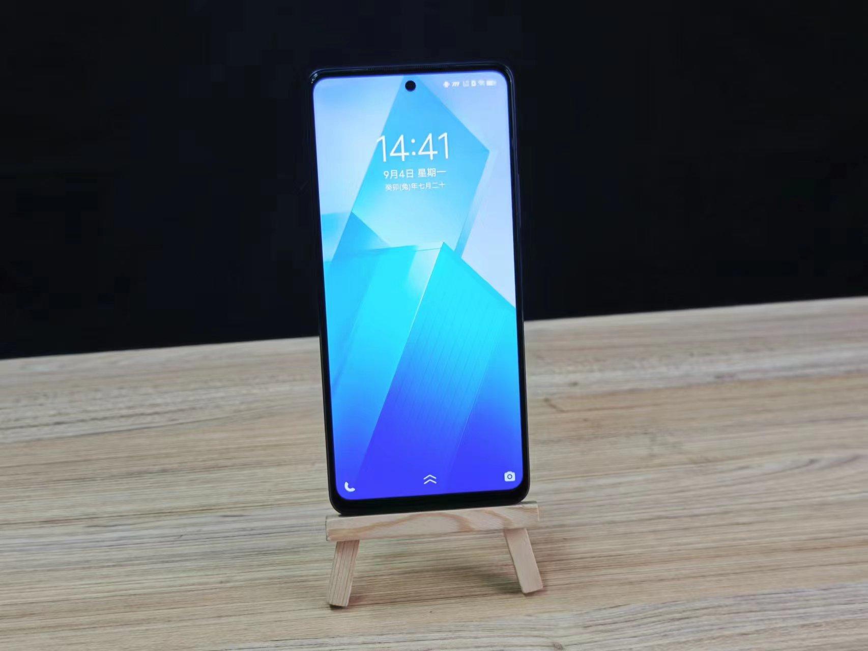 LCD永不为奴！iQOO Z8上手评测：这价格值得 - 知乎