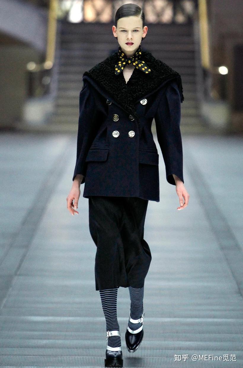 《Wednesday》第二季来袭，暗黑风女孩的穿搭新思路 - 知乎