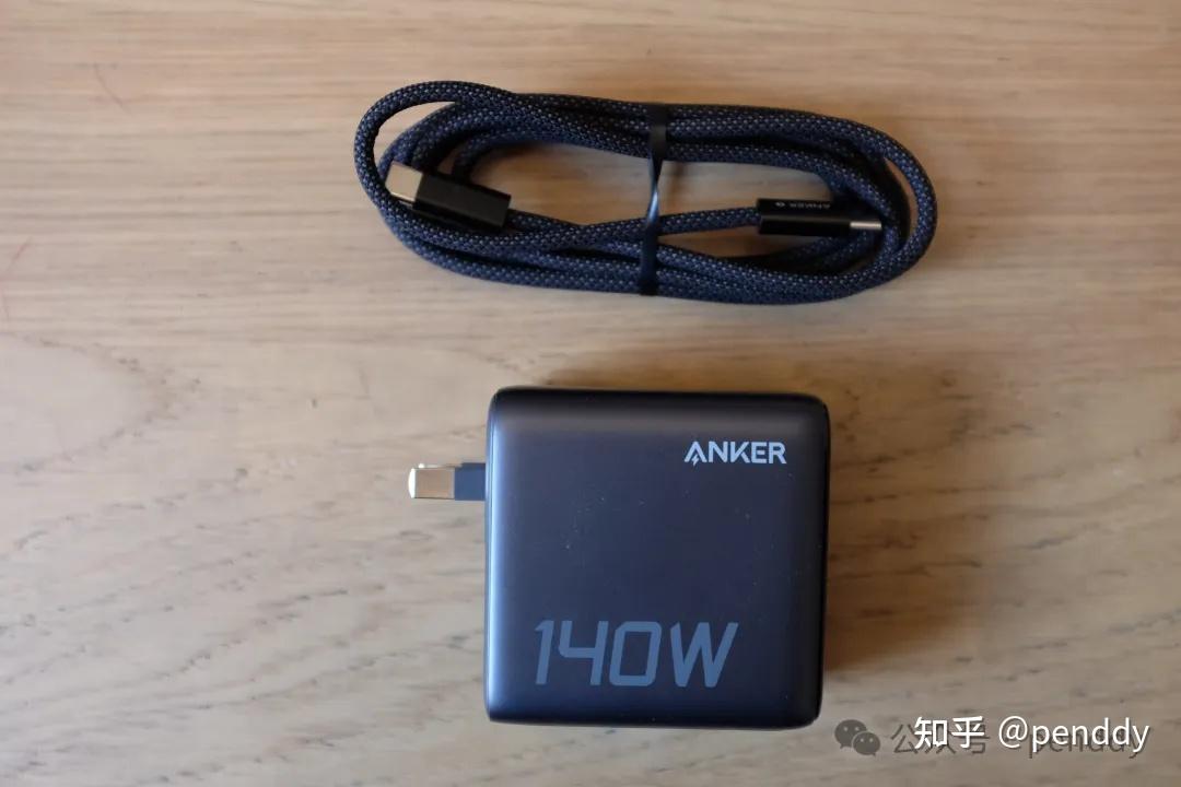 安克 Anker 140W 3C1A 带屏幕充电器套装开箱和上手