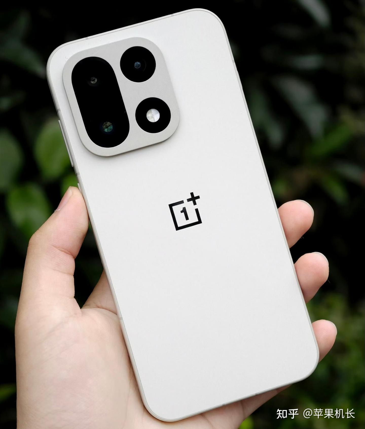 看完一加Ace6和一加15发布会，我忍不住笑了：友商这波真要急眼了 - 知乎