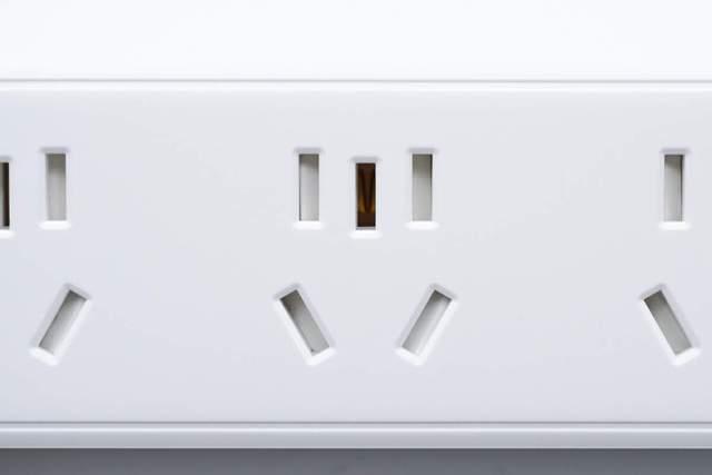 aigo 氮化镓30W 总控三位延长线插座评测：三位总控，新国标安全用电 - 知乎