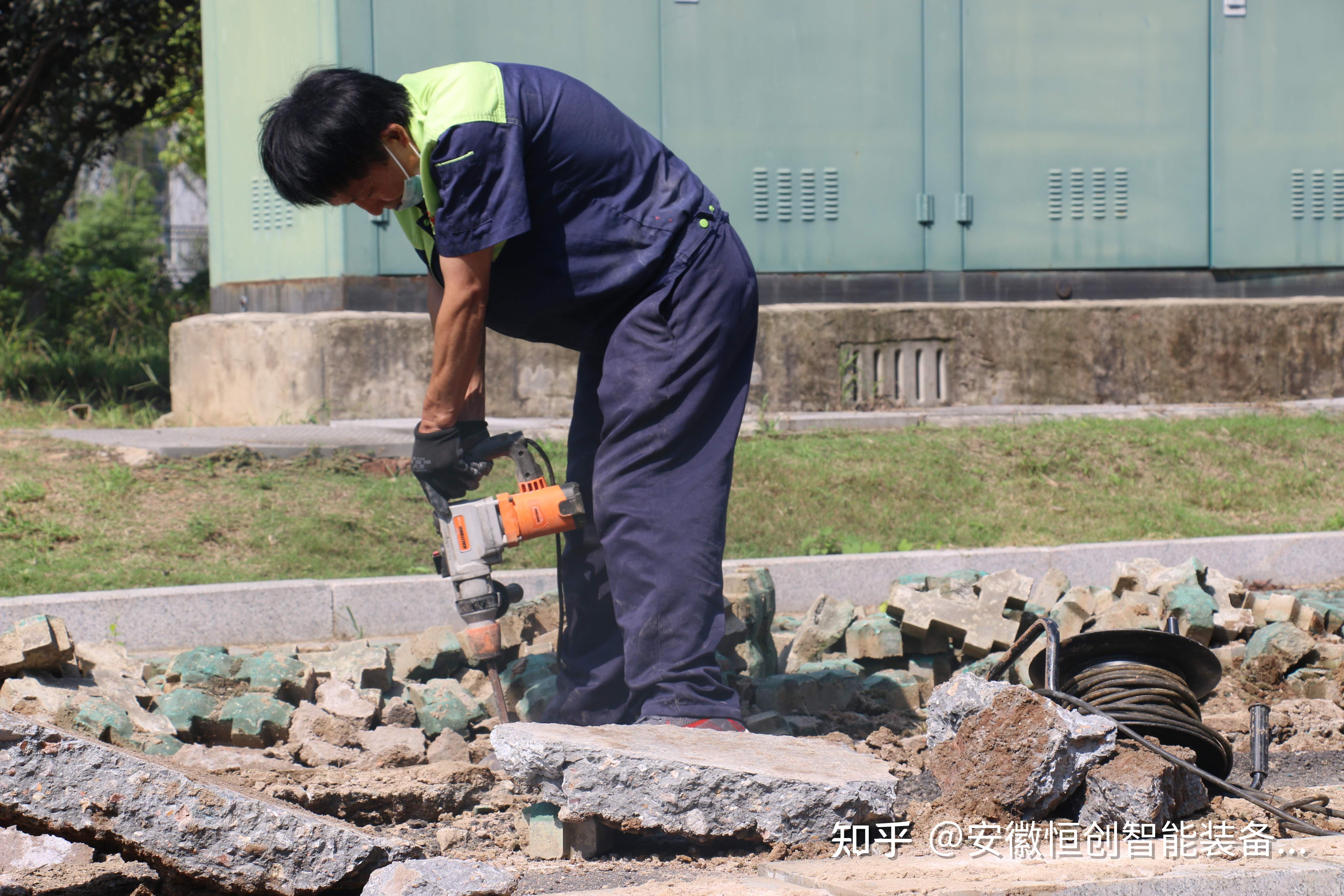 拆除机器人在路面维修中的关键作用 知乎