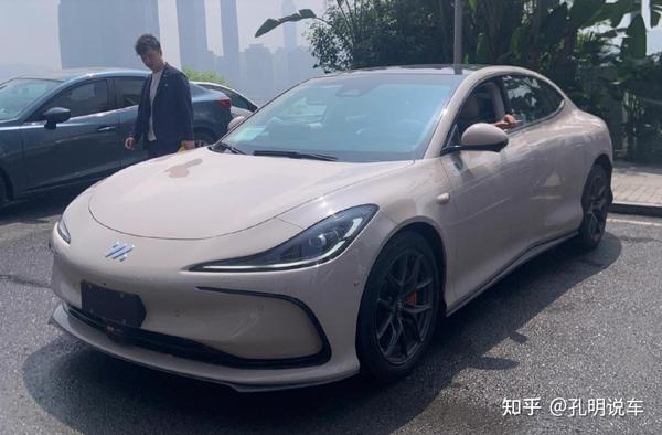 智己l6实车出街，颜值很能打，有固态电池，瞄准小米su7 知乎