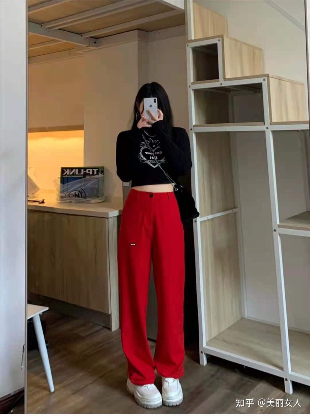 红色裤子配什么颜色上衣好看 - 知乎