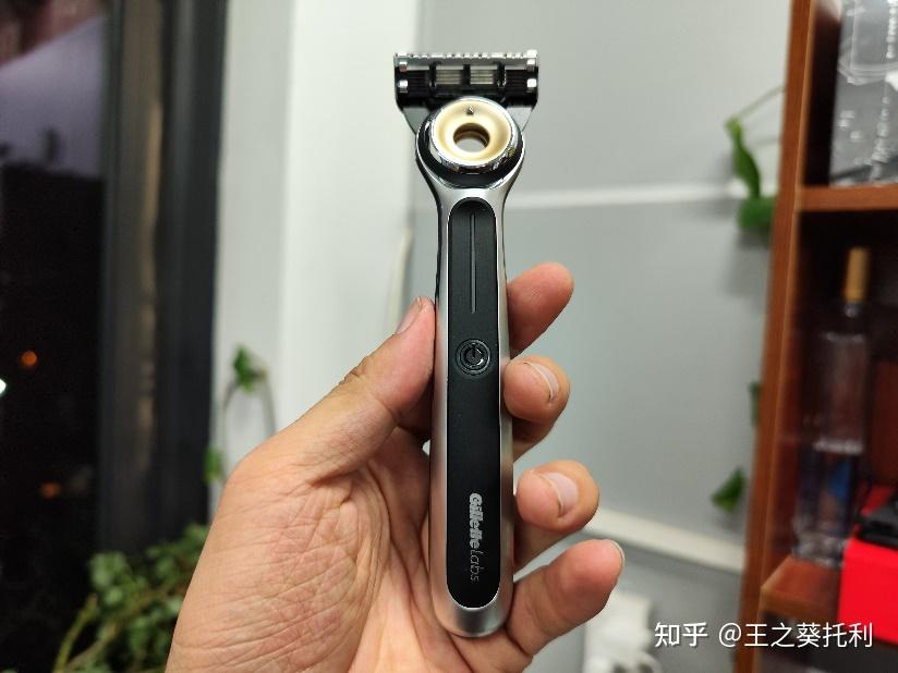 吉列热感手动剃须刀上手体验及测评：年轻人第一次用手动剃须刀是一种什么体验！