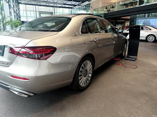 中期改款后谁更强？宝马530Li对比奔驰E300L - 知乎