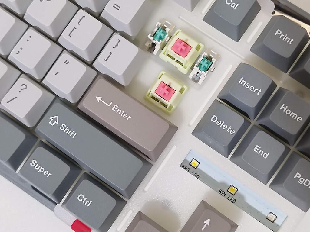 这把“胶坨坨”居然采用Leaf-Spring +Gasket双结构！ilovbee大黄蜂B87三模机械键盘体验