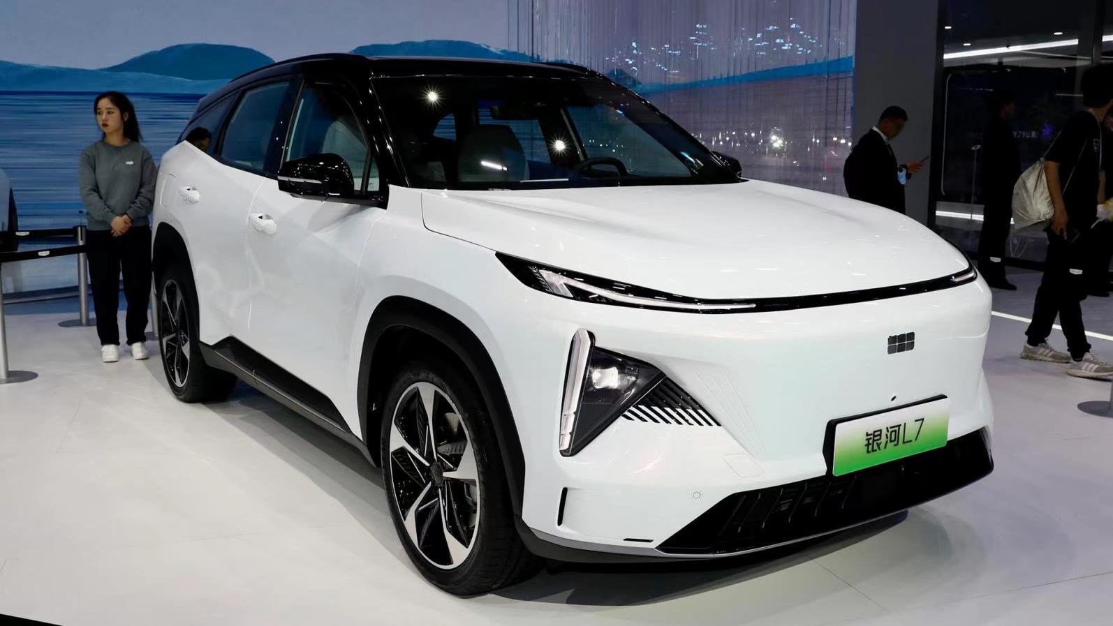 不到18万，就有3块大屏+AR HUD，银河L7座舱如何？ - 知乎