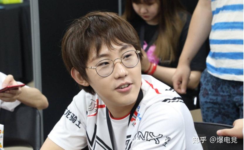 IMP看完孤泳者直播点评UZI，UZI真的很强不知道为什么那么多人黑！ - 知乎