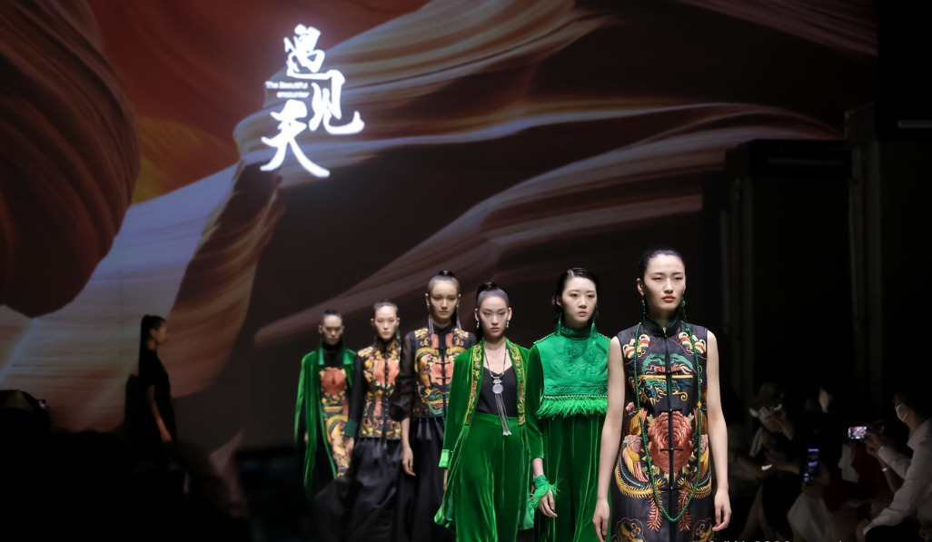 A/W2022深圳时装周|遇见天：香纱裙袂，邂逅东方美学 - 知乎