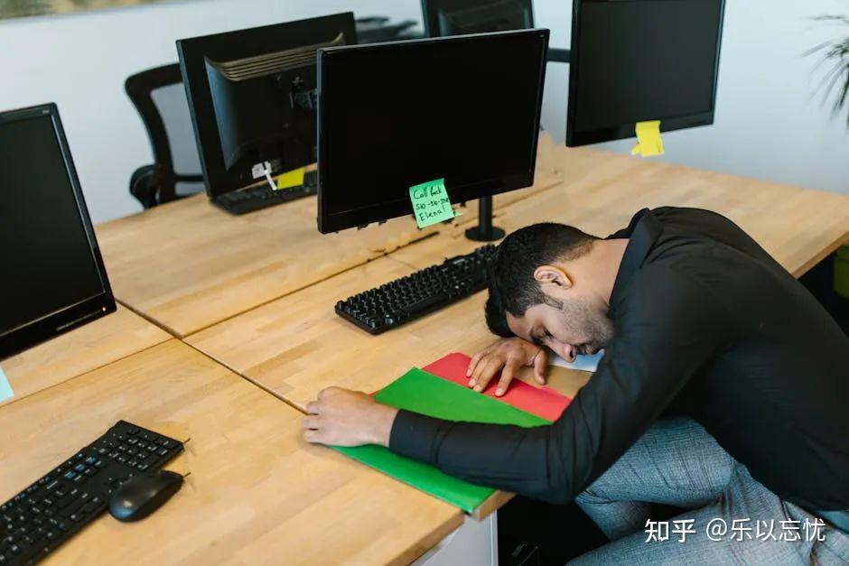 “摸鱼”和“磨洋工”用英语怎么讲？ - 知乎