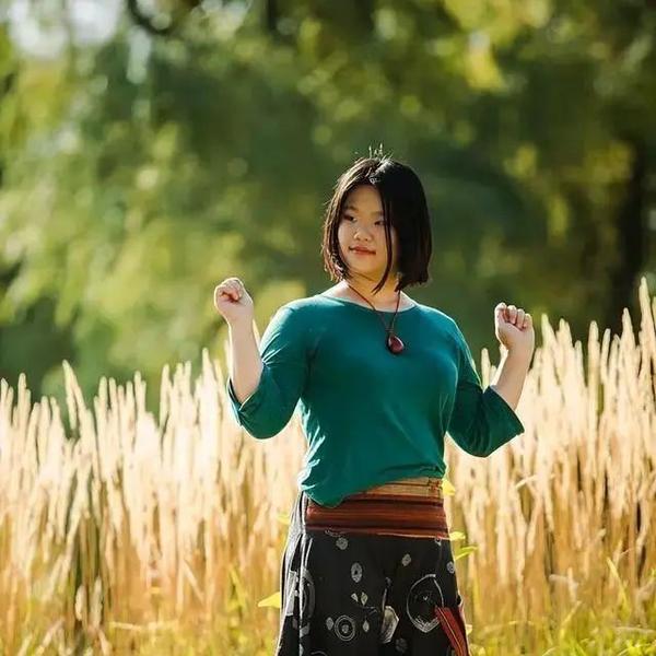 毕福剑女儿颜值太粗犷，被网友吐槽：跟老爸合照像是孪生兄弟 - 知乎