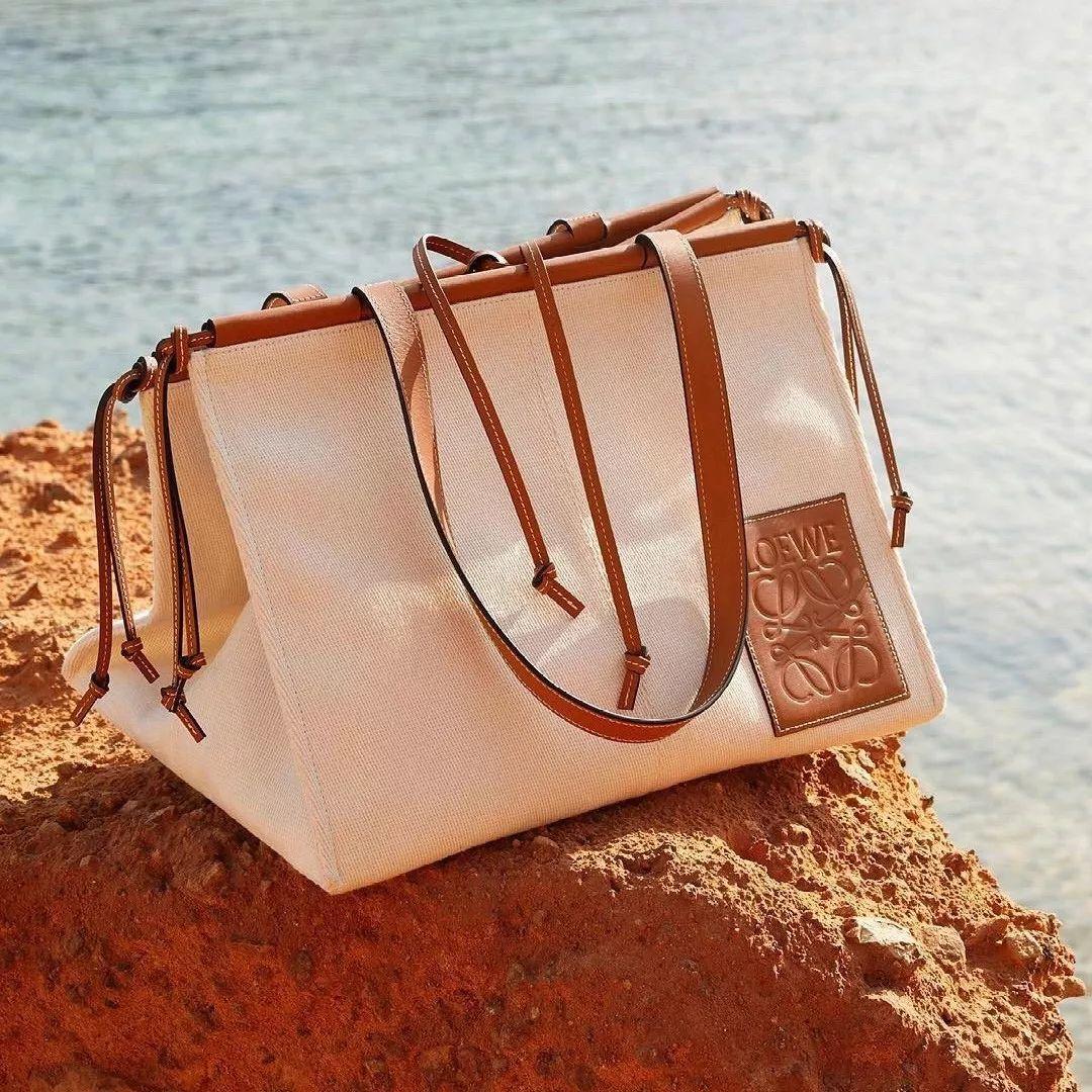 LOEWE 一口气更新 200 款新包 会买包的人已经悄悄下单了 - 知乎