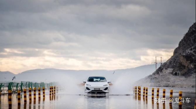 过瘾！一口气跑完1200公里 开深蓝SL03增程版打卡香格里拉 - 知乎