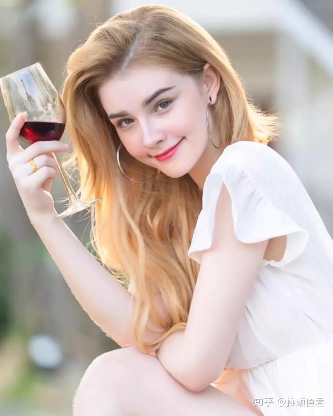 Jessie Vard就是那个拥有E罩杯和神仙胴体的少女 - 知乎