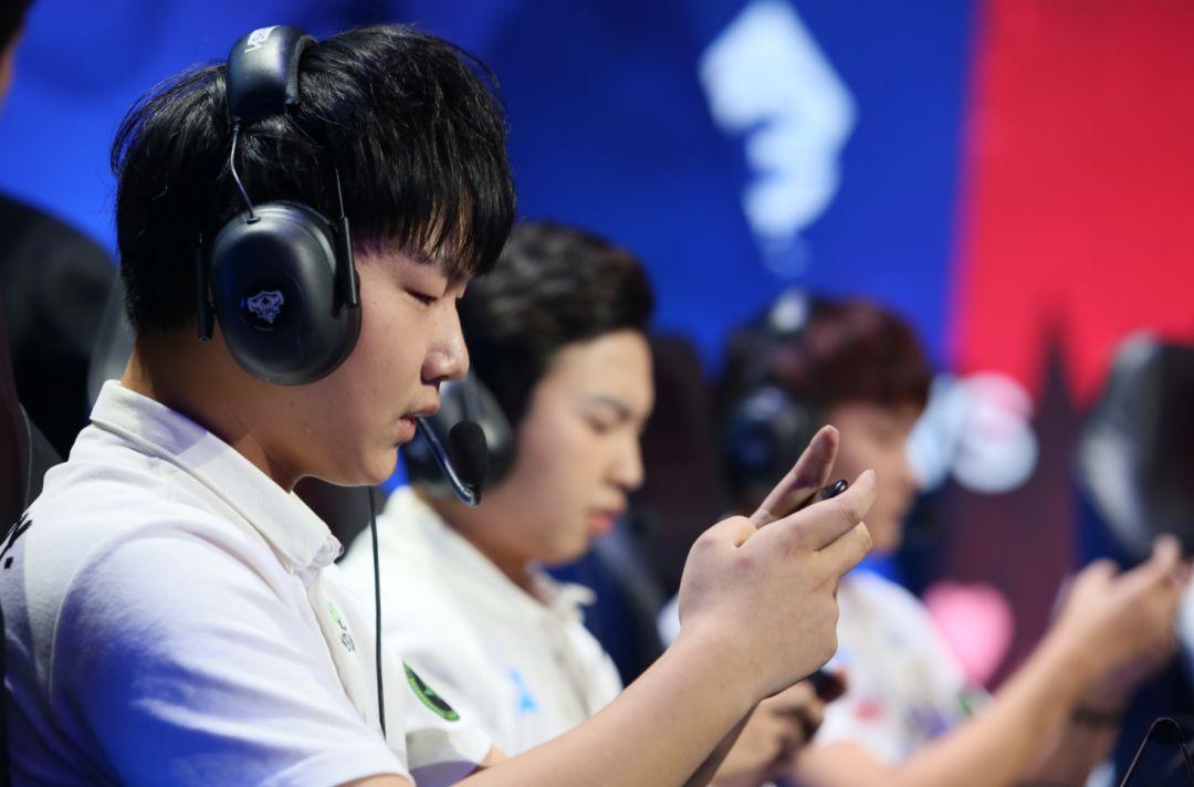 人物丨QGhappy.Fly彭云飞：从打零工到电竞明星，白云苍狗，鲲鹏于飞 - 知乎