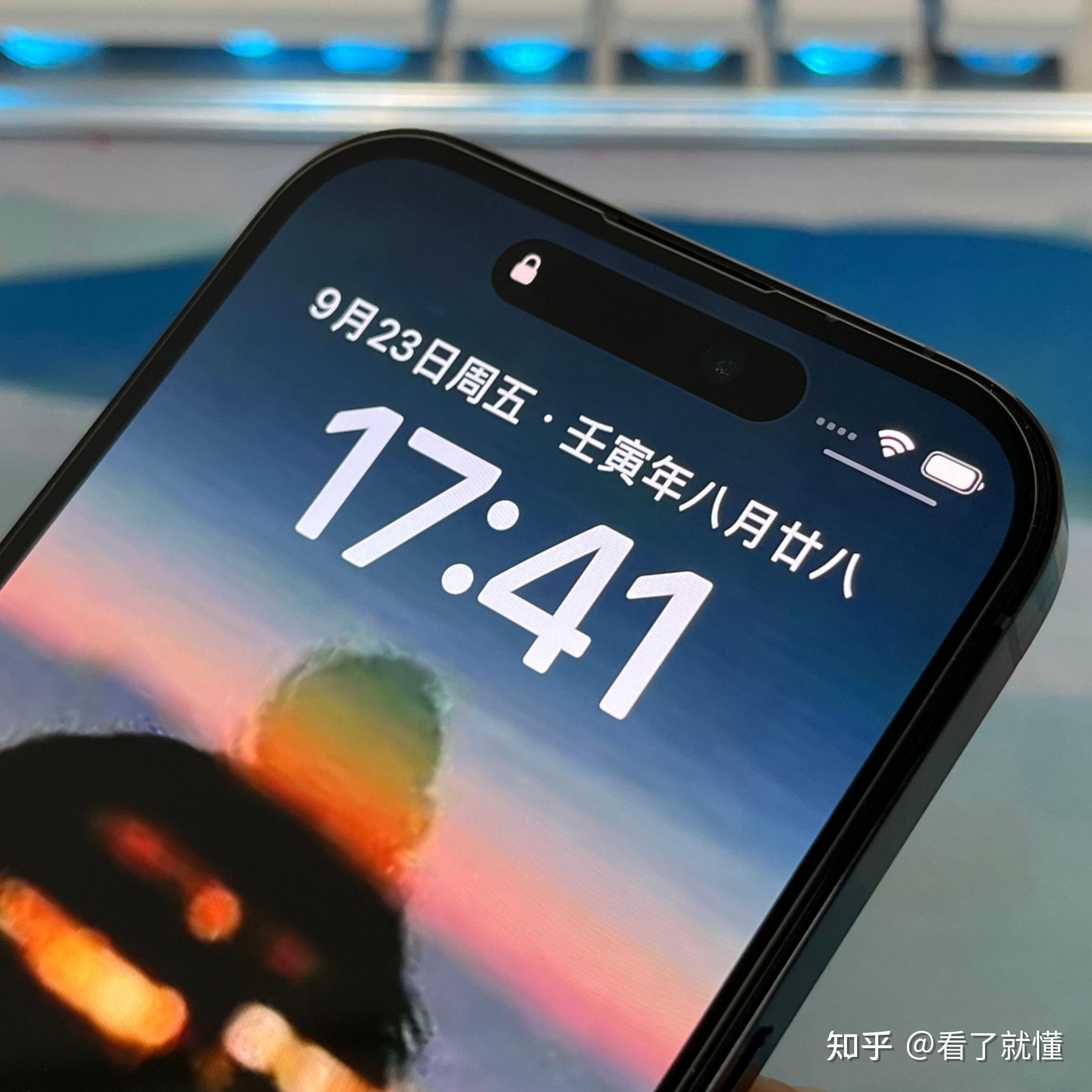 iphone14pro超瓷晶面板就不用贴膜了吧！ - 知乎