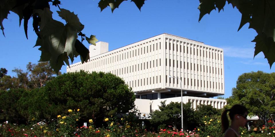 UC Irvine——因为年轻，所以无惧挑战 - 知乎