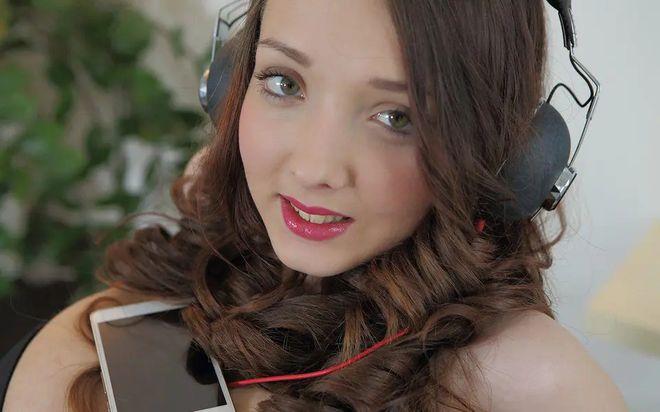 童颜巨灯的代表人物——Lucie Wilde，让你感受34L的核弹冲击 - 知乎