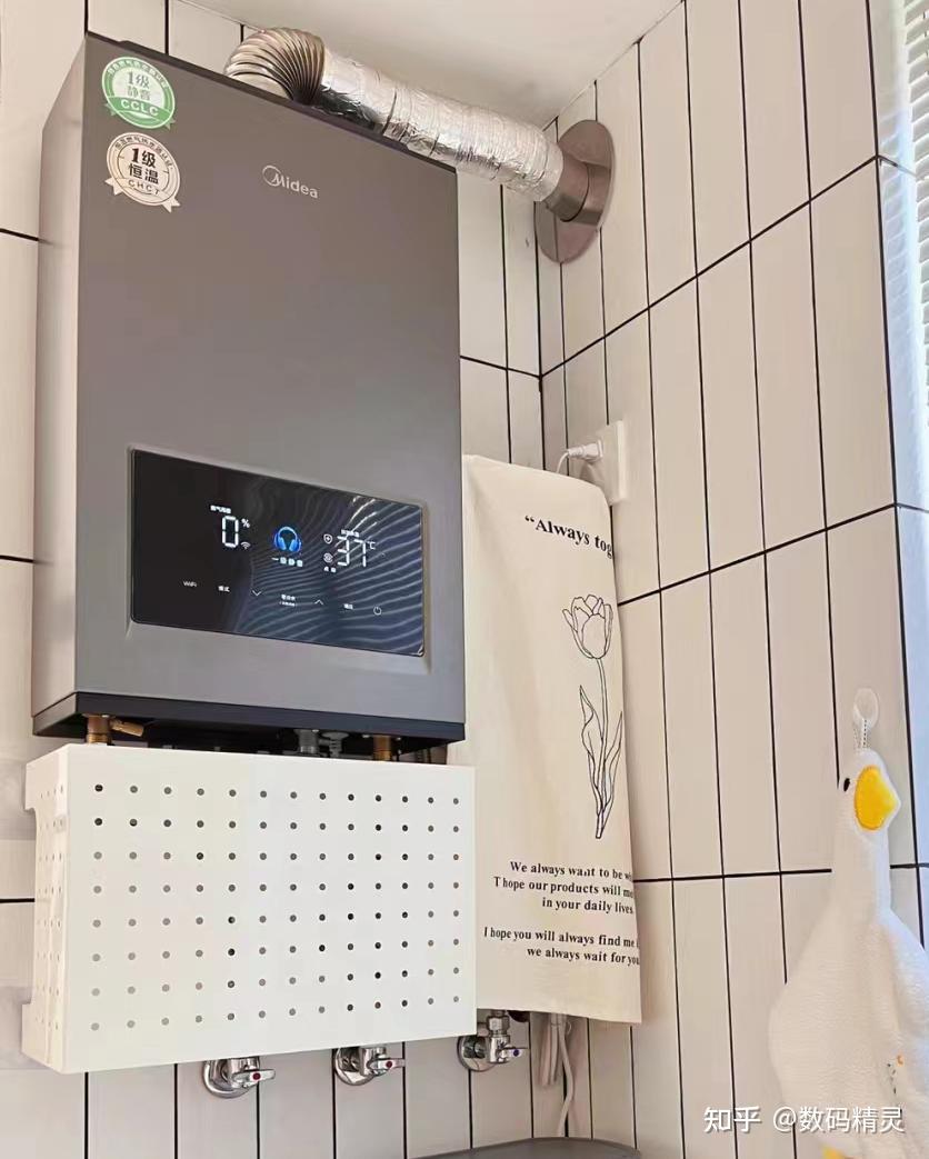 为什么说美的Q3热水器性价比更高？恒温/无冷感/静音的燃热攻略——内附美的QM3 VS 海尔FR5、林内EG32G横评选购指南！